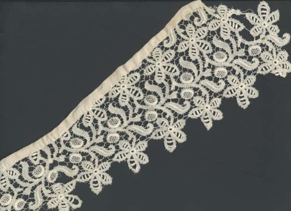 Marquise's flea market: Lace